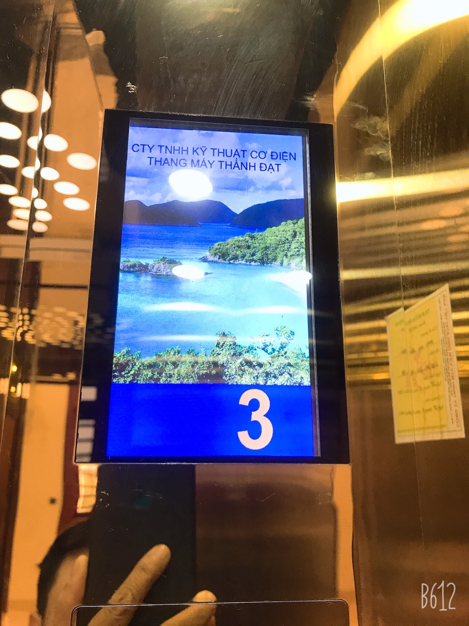 Màn hình quảng cáo LCD trong thang máy - Thang Máy Thành Đạt | Thang ...